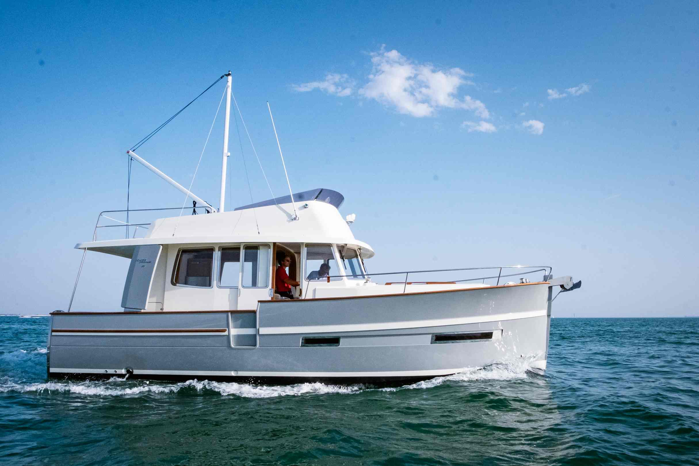 Rhéa Marine Trawler 34 chez Azurboats Méditérranée