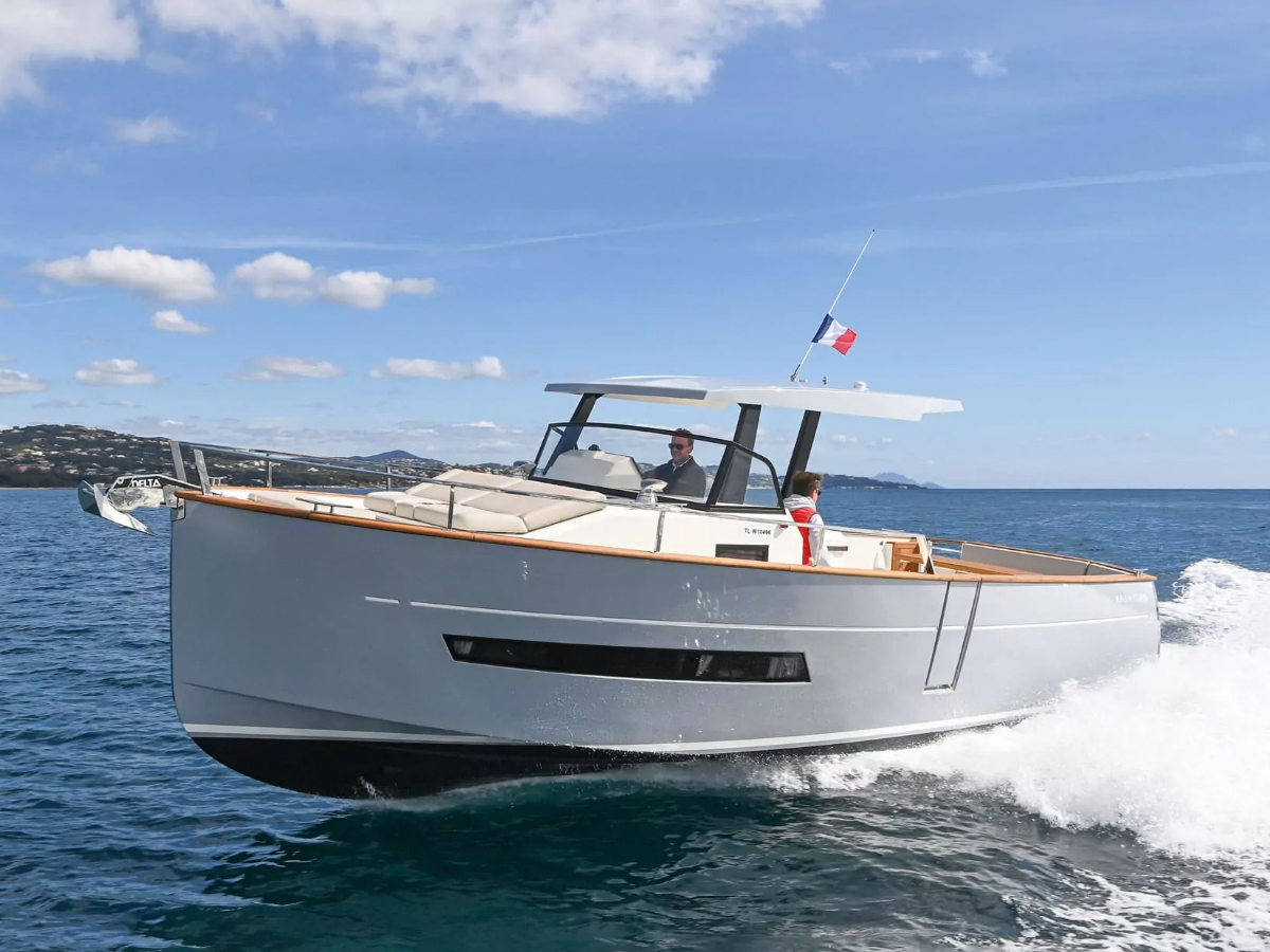 Rhéa MARINE 32 HB OPEN chez Azurboats Méditerranée