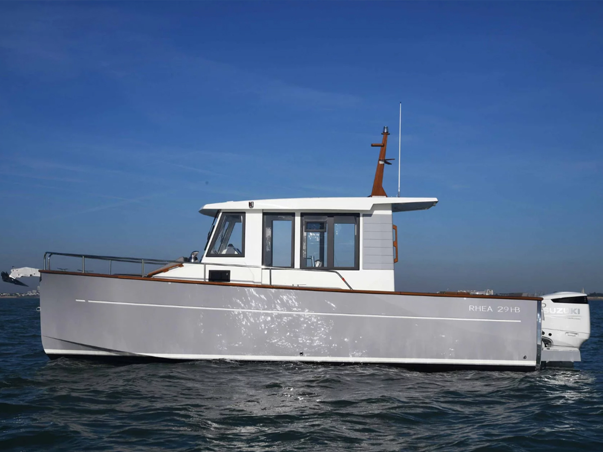 RHEA MARINE HB 29 TIMONIER chez Azurboats Méditerranée